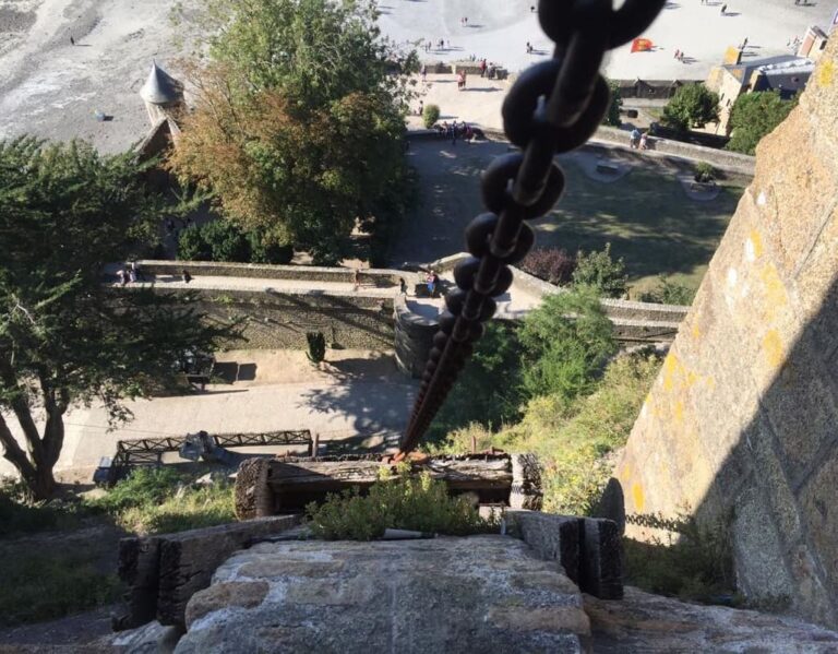 Treadwheel Crane of Mont Saint Michel Cathedral - Medieval Cranes