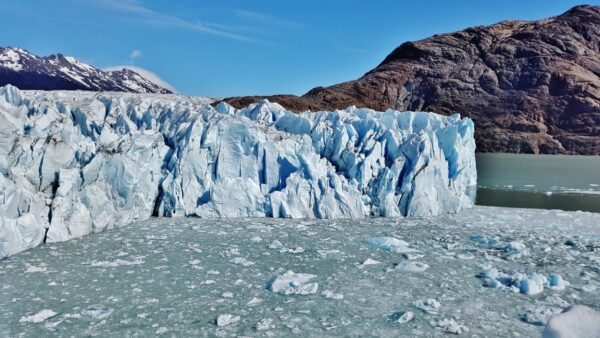 Hiking on Glacier Viedma - Patagonia Argentina - Travel & Enjoy