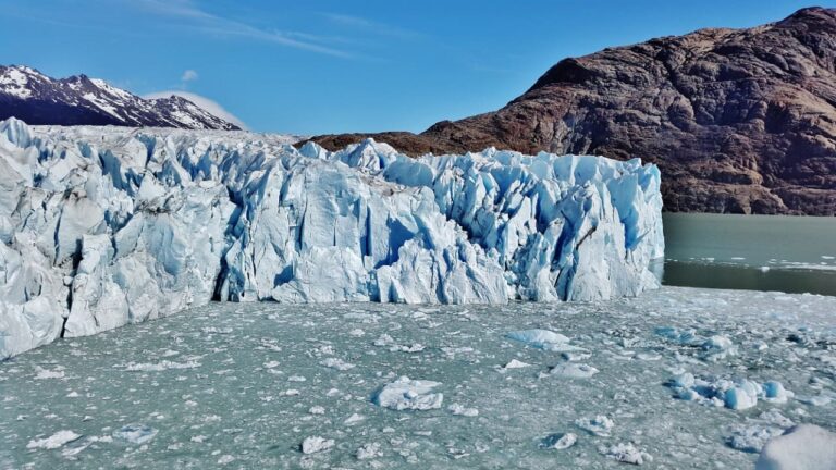 Hiking on Glacier Viedma - Patagonia Argentina - Travel & Enjoy